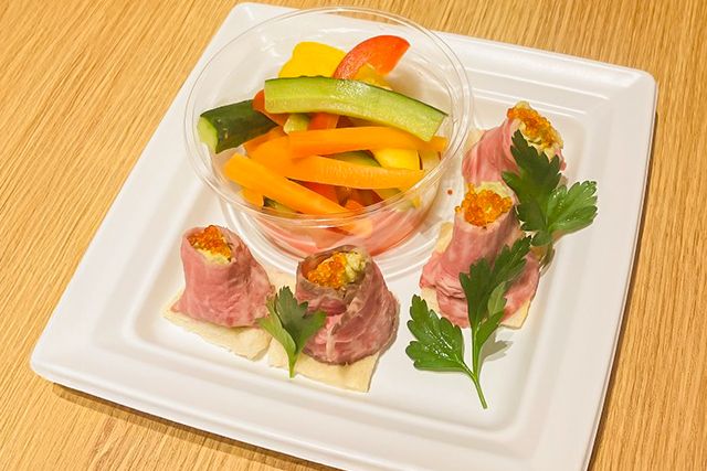 『創作ダイニングSAKIGAKE〜オードブル〜』の「ローストビーフのブーシェ＆野菜のメイプルマリネ」のケータリング・オードブルデリバリー ...